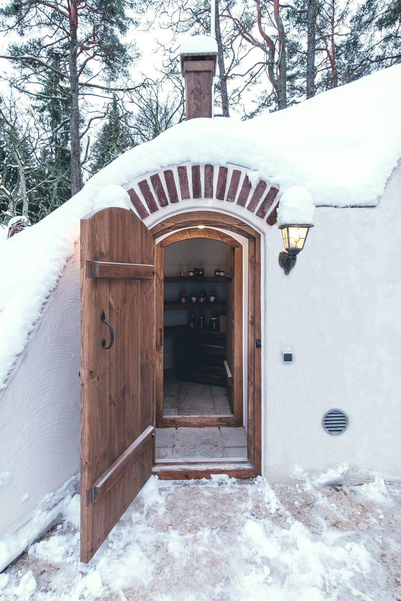 Annual cleaning of an earth cellar - Revonia